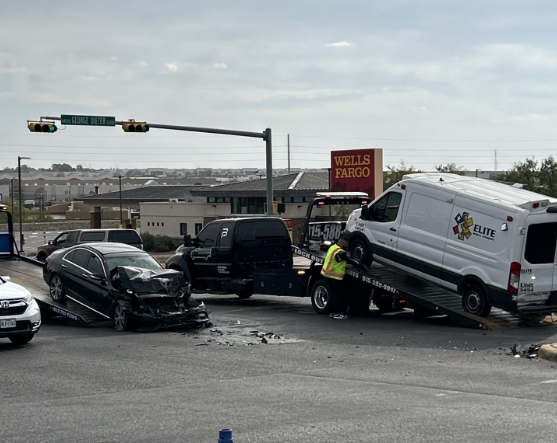 Ambulance collision in East El Paso injures 5 people - KVIA