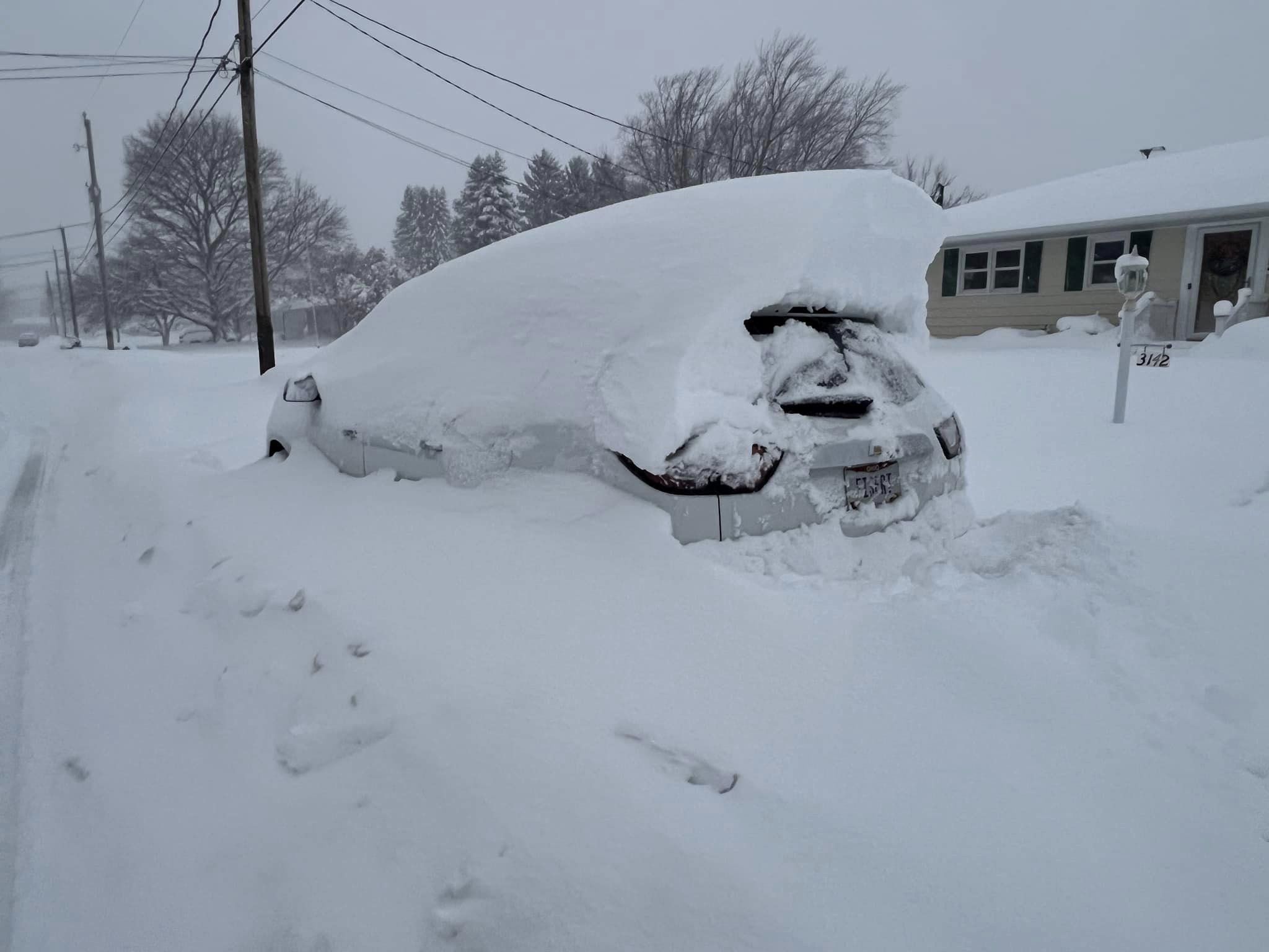 ‘It just keeps coming and coming’: Heavy lake-effect snow dumps more ...