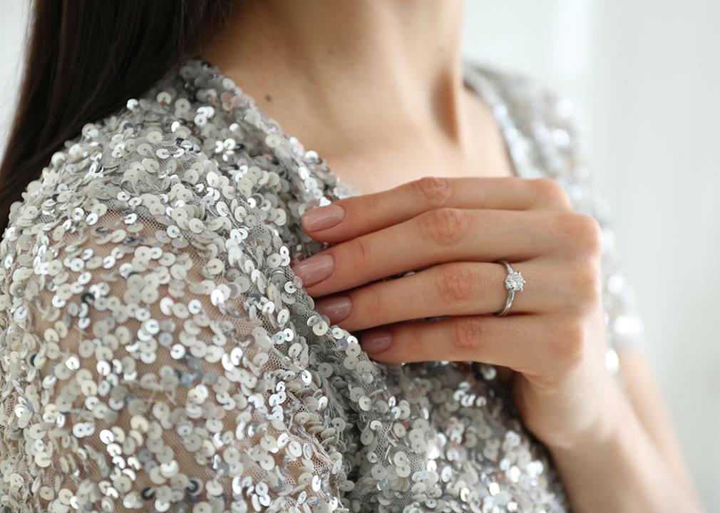 How to match an engagement ring with daily fashion - KVIA