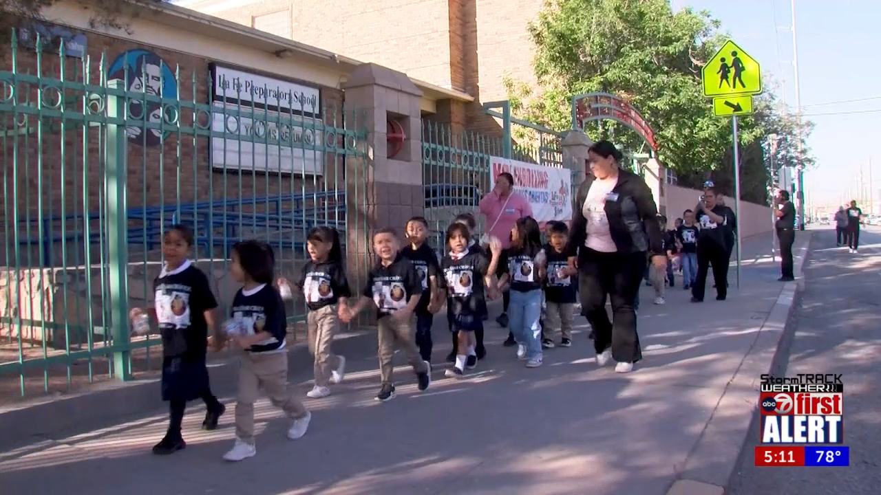 Segundo Barrio students march for César Chávez Day - KVIA