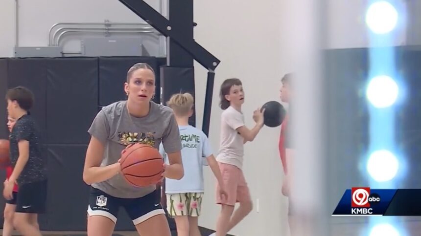 This girl dunks: Meet the Missouri player who is one of the top ...