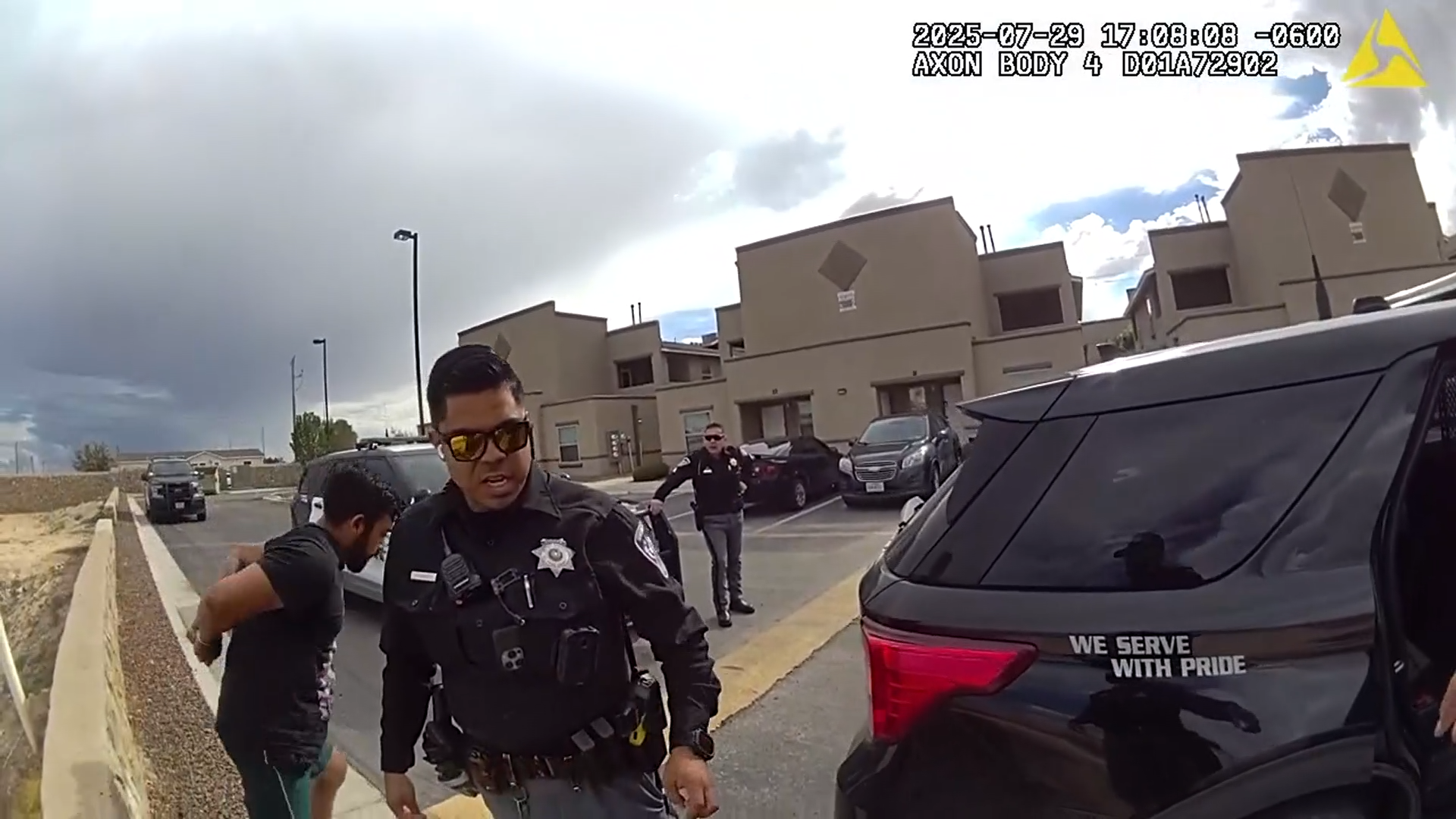 Video: Man tries to run away from deputies while in handcuffs - KVIA