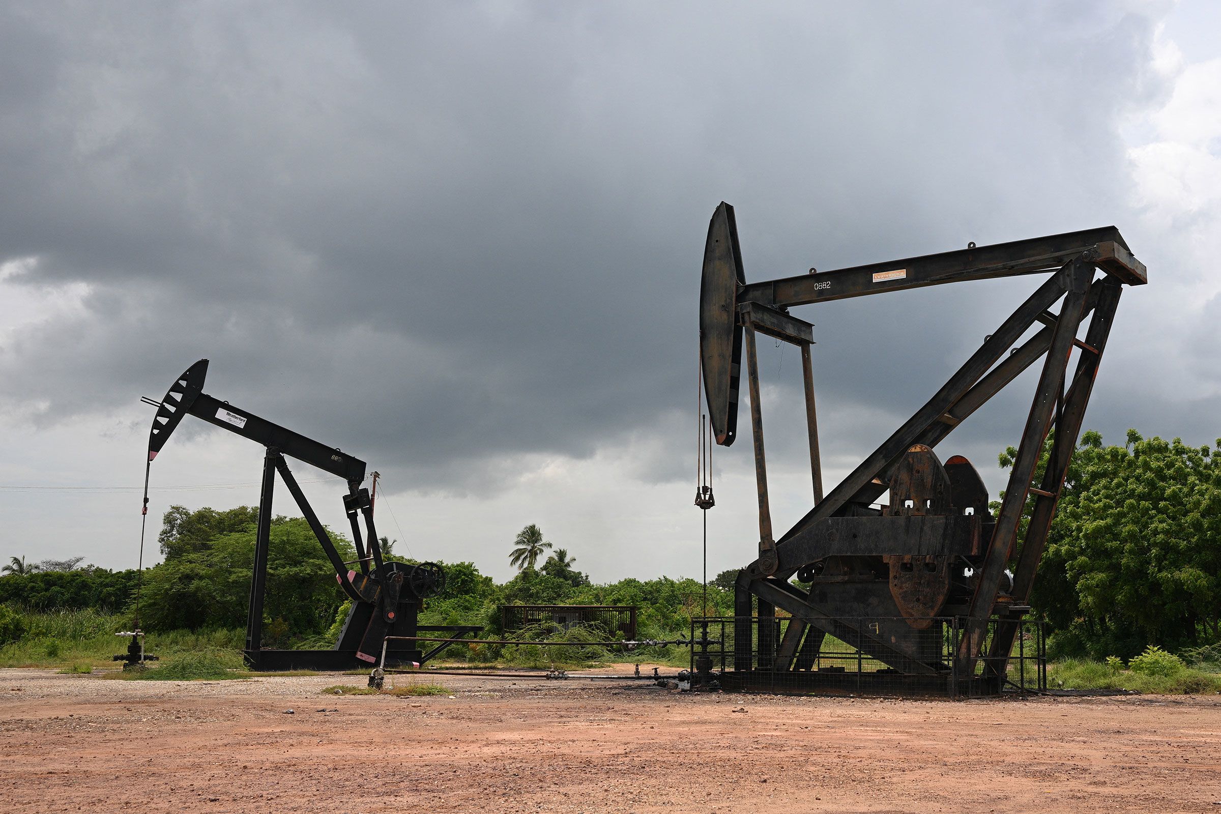 Trump says Venezuela will turn over 30 million to 50 million barrels of ...