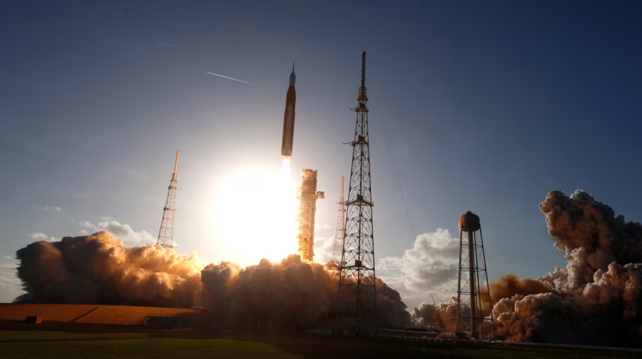 Artemis II officially begins its journey to the moon - KVIA