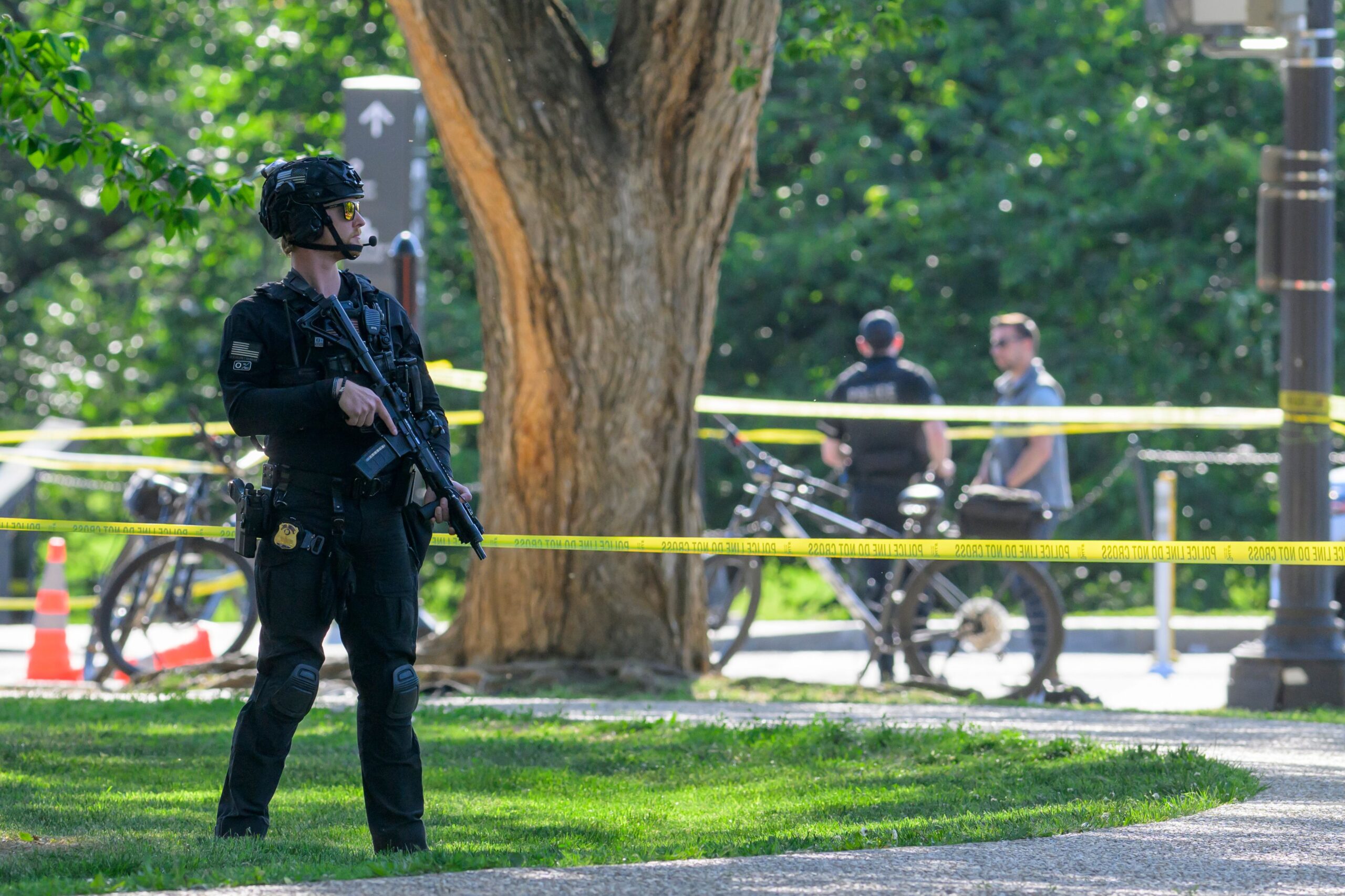 Secret Service shoots man who fired at agents near Washington Monument ...